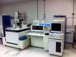 Hitachi S-5000H SEM | SemiStar